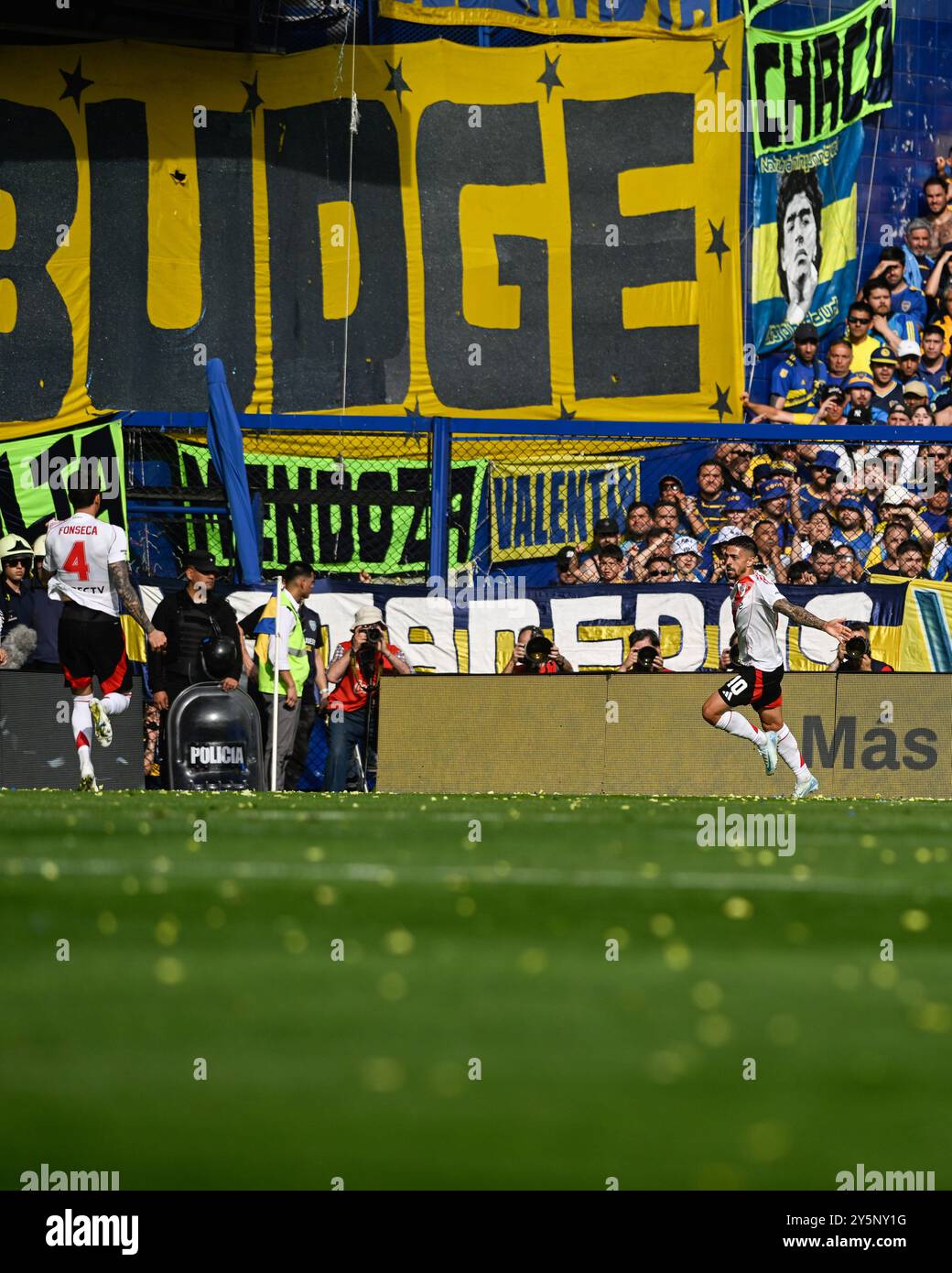 BUENOS AIRES, ARGENTINA - SEPTEMBER 21: Manuel Lanzini of River Plate ...