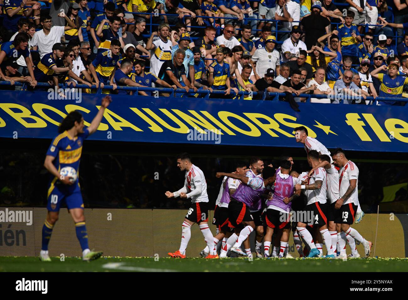 BUENOS AIRES, ARGENTINA - SEPTEMBER 21: Manuel Lanzini of River Plate ...