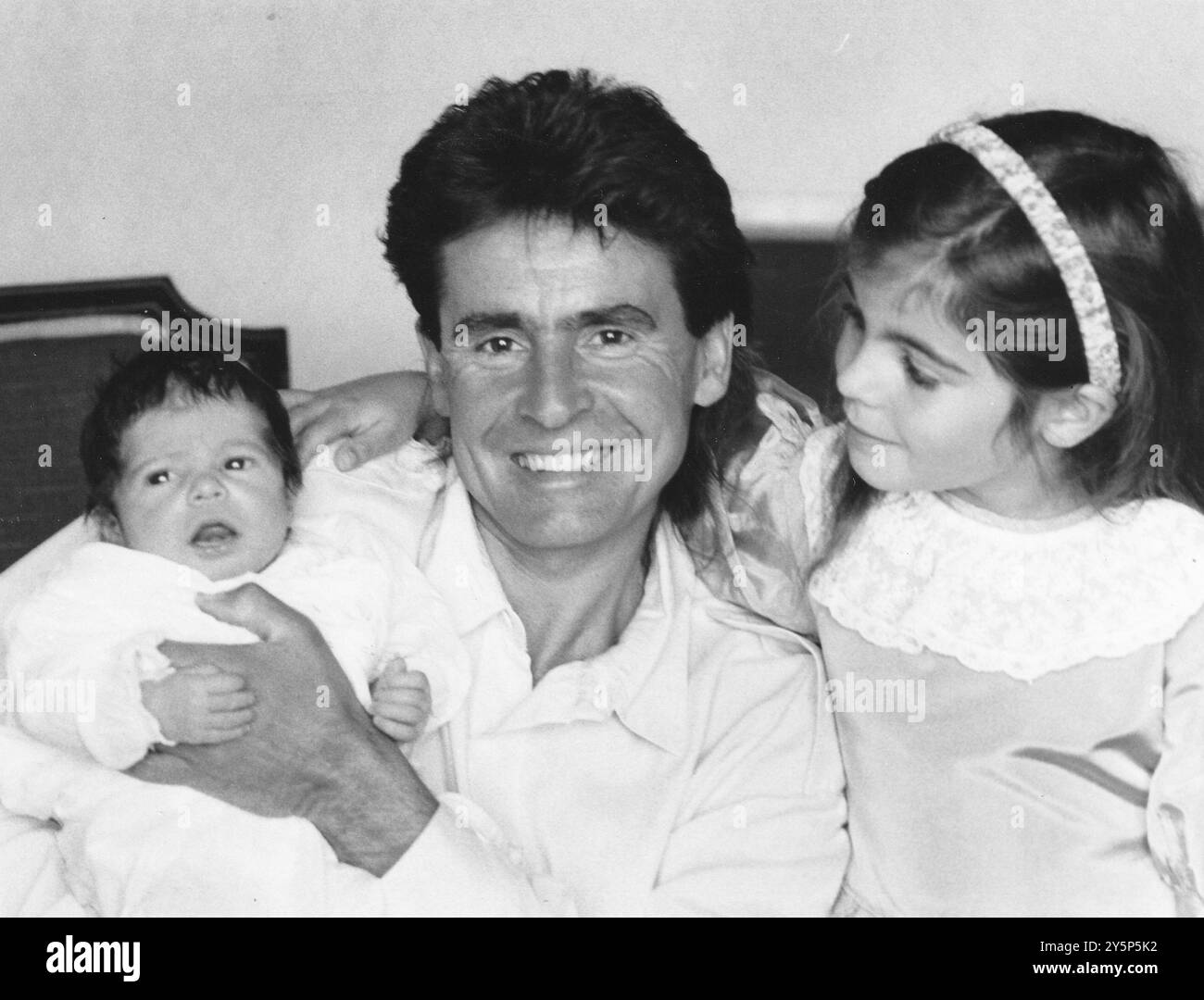 ACTOR AND MEMBER OF THE MONKEES DAVY JONES WITH HIS DAUGHTERS ANNABEL ...