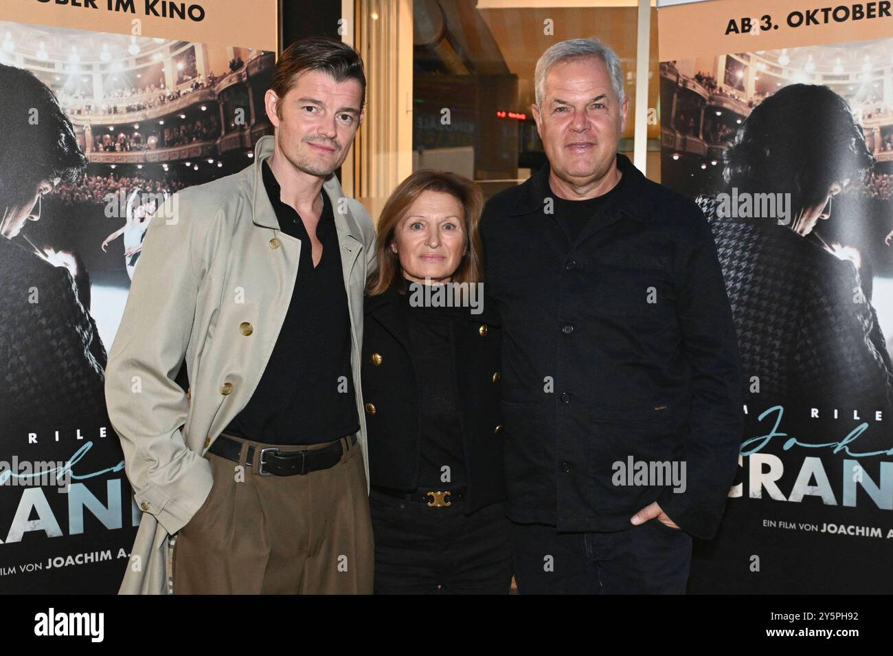 Sam Riley, Sandra Dujmovic und Joachim Lang bei der Premiere des ...