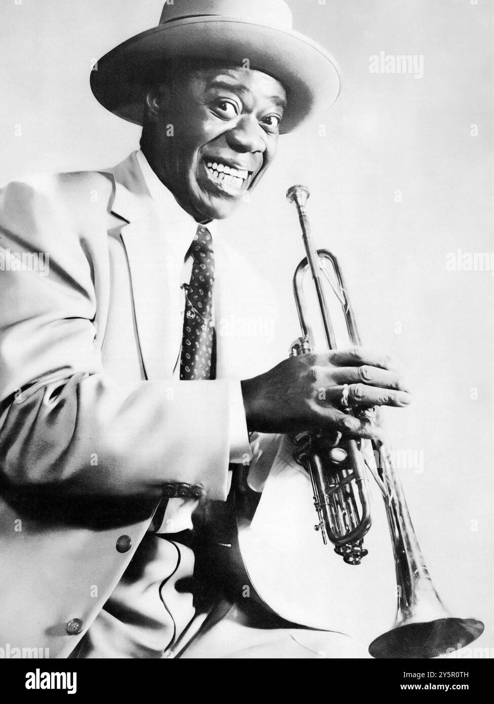 Jazz legend Louis Armstrong with his trumpet, portrait, publicity photo ...