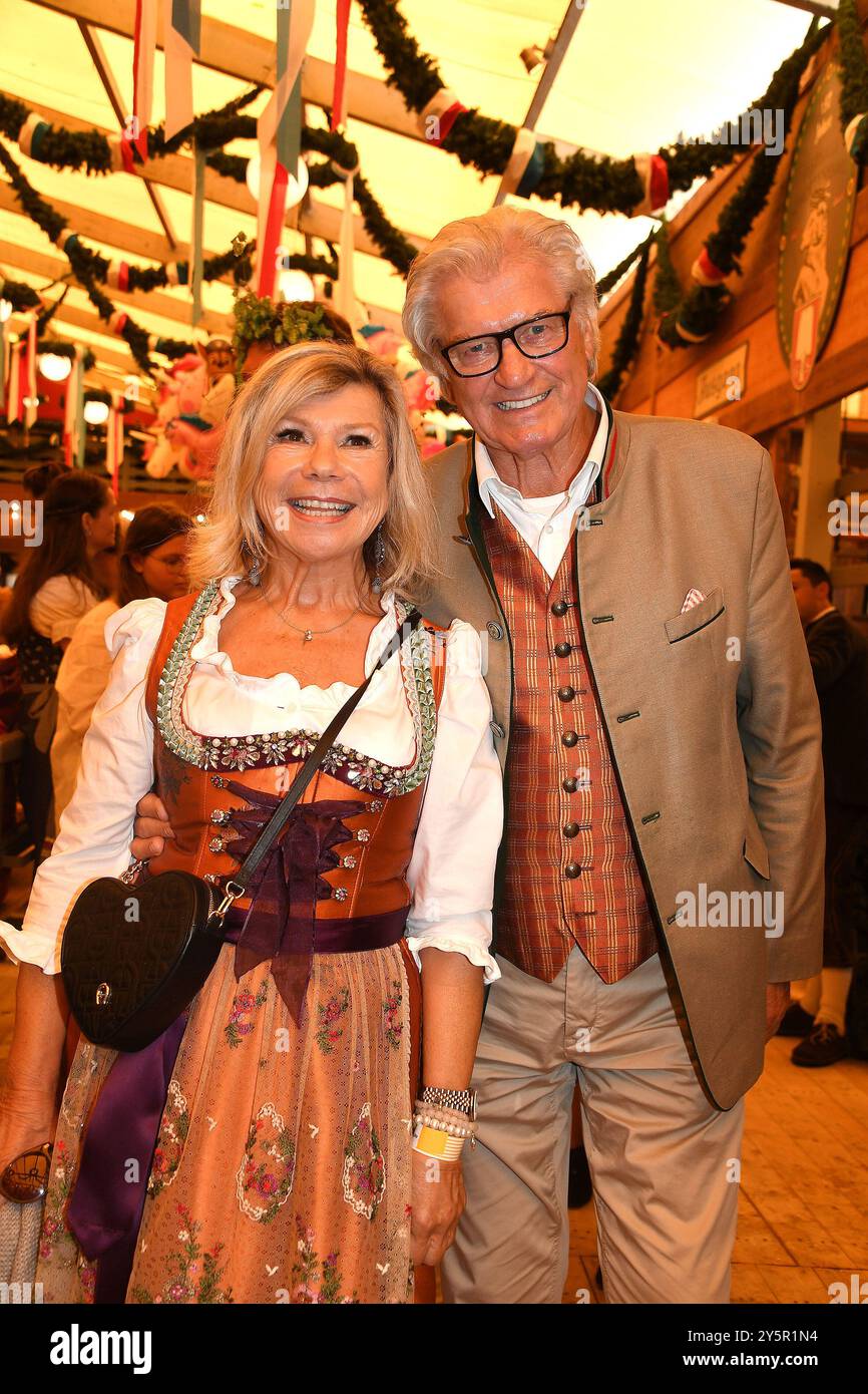 Marianne und Michael Hartl bei der Eroeffnung vom Oktoberfest am 21.09.2024 in Muenchen Stock ...