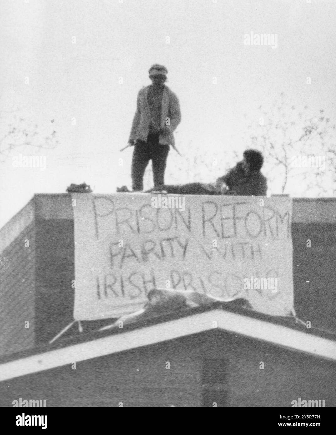 PRISONERS PROTEST ON THE ROOF OF ALBANY JAIL, ISLE OF WIGHT. PLACARD ...