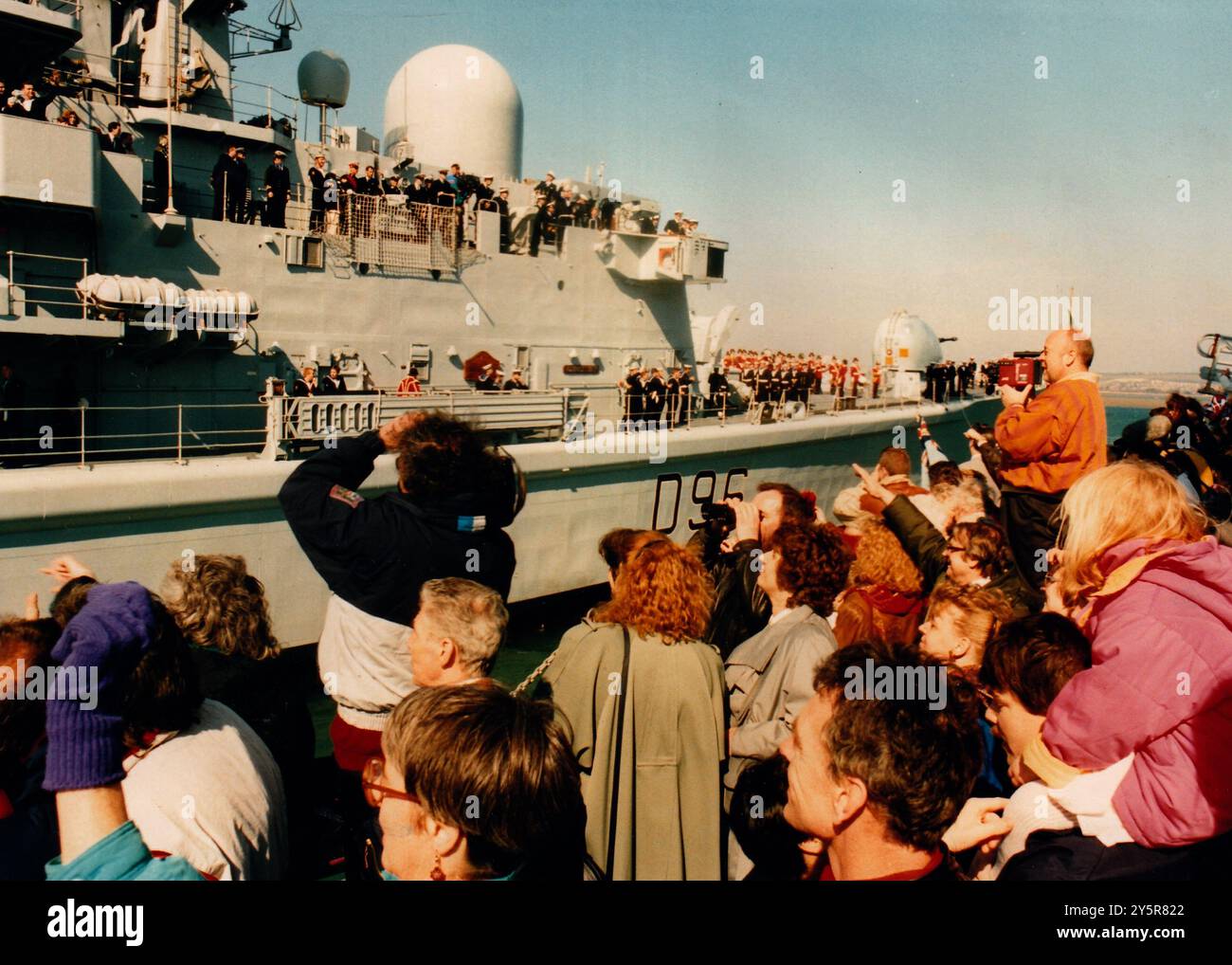 A HEROS WELCOME FOR THE CREW OF HMS GLOUCESTER WELCOME AS THE DESTROYER ...
