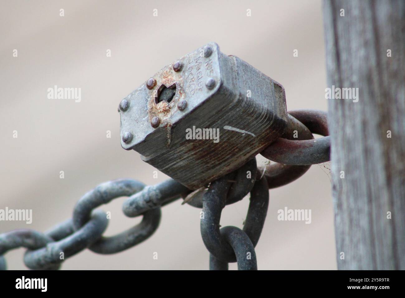 Vintage padlock on chain hi-res stock photography and images - Alamy