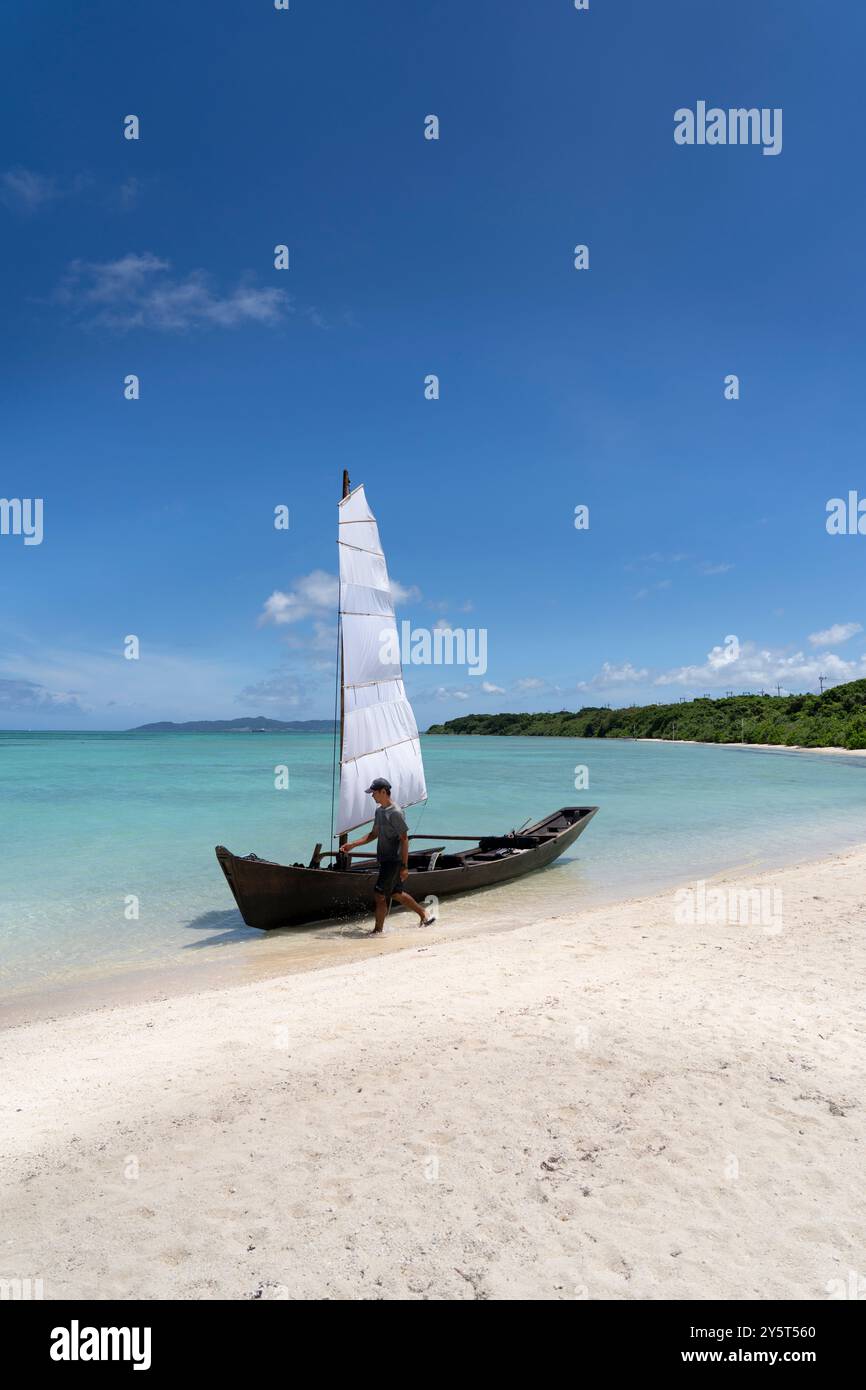 Traditional Sabani boat on Kondoi Beach, Taketomi Island, Ishigaki ...