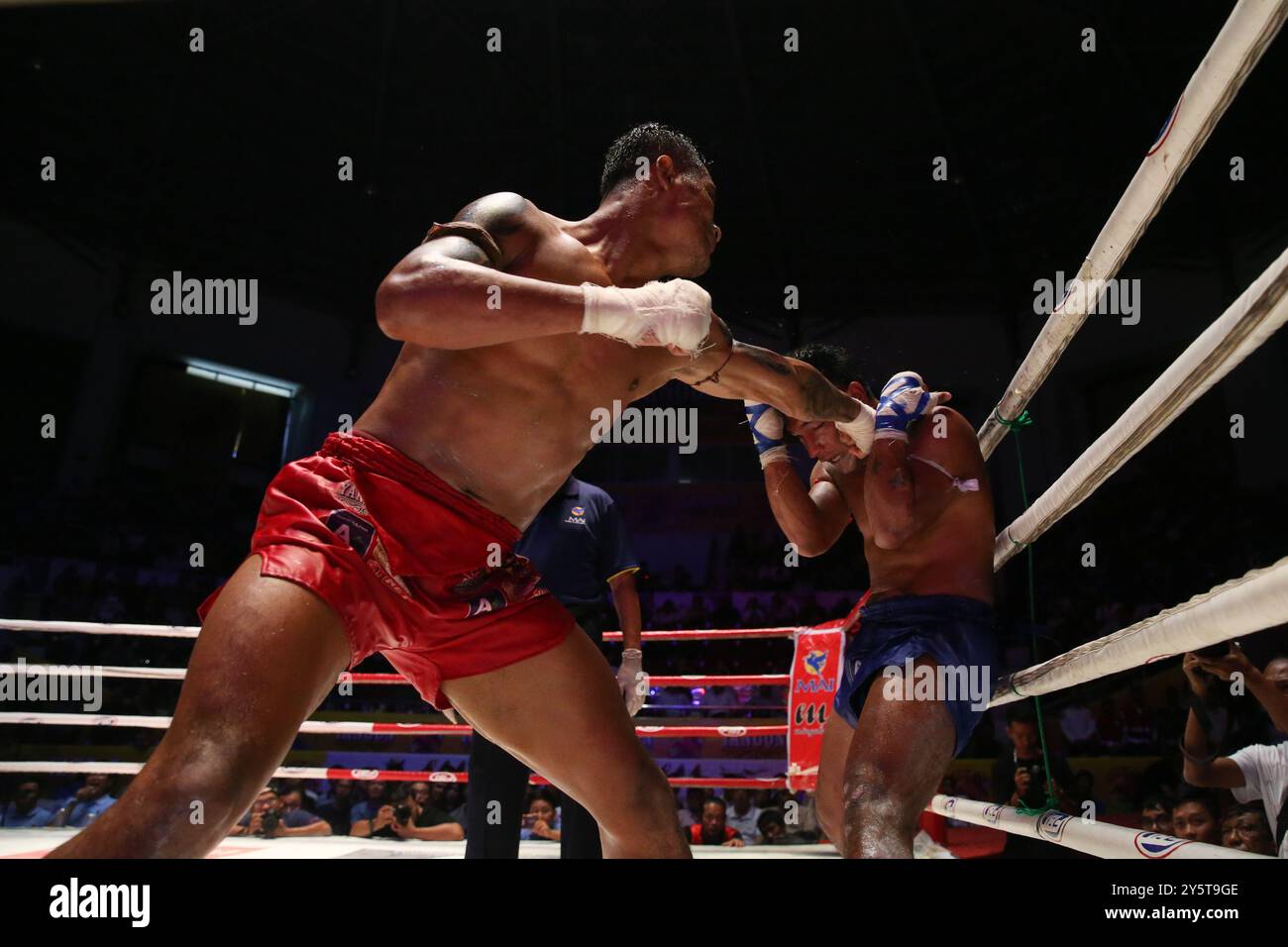 World lethwei championship hi-res stock photography and images - Alamy