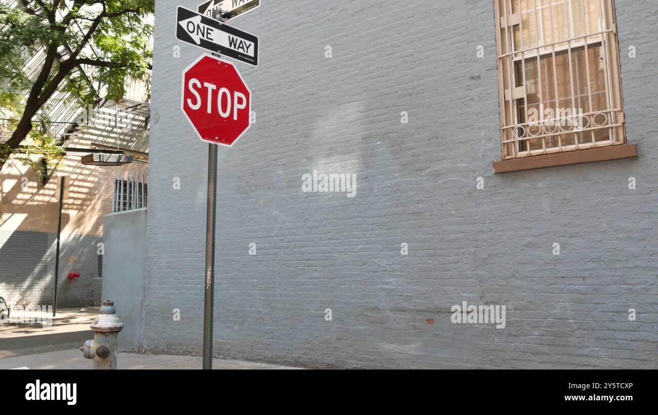 New York City oneway crossroad, Minetta street intersection one way ...