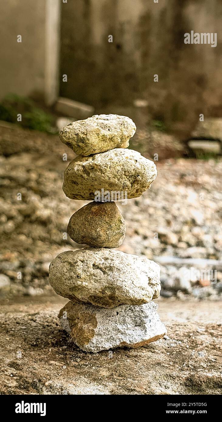 balanced Rock Formation. pebbles on the ground Stock Photo - Alamy