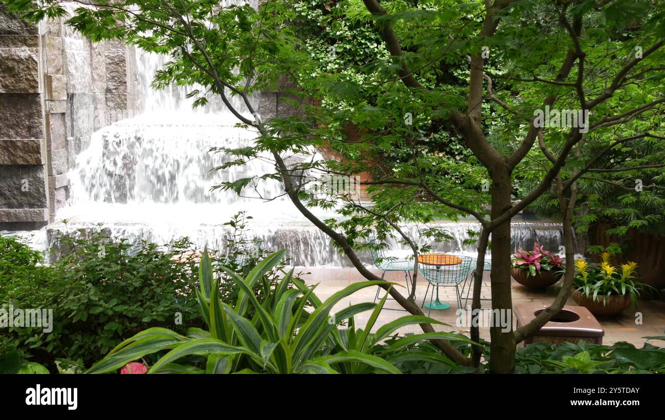 New York City life, urban public park, Greenacre park waterfall ...