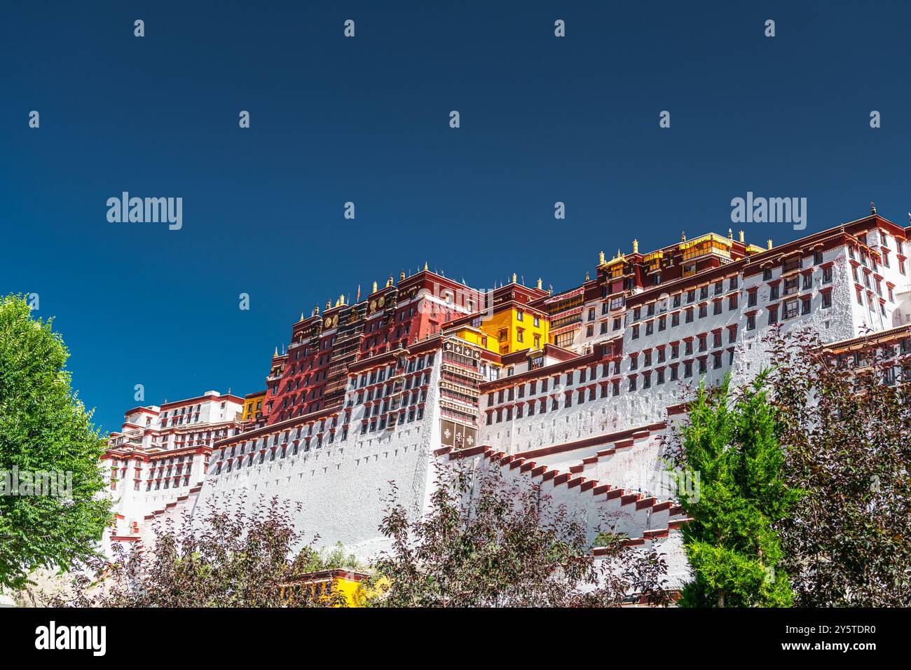 Panorama of Potala Palace, Tibet (China, Asia). Fantastic photo of the ...