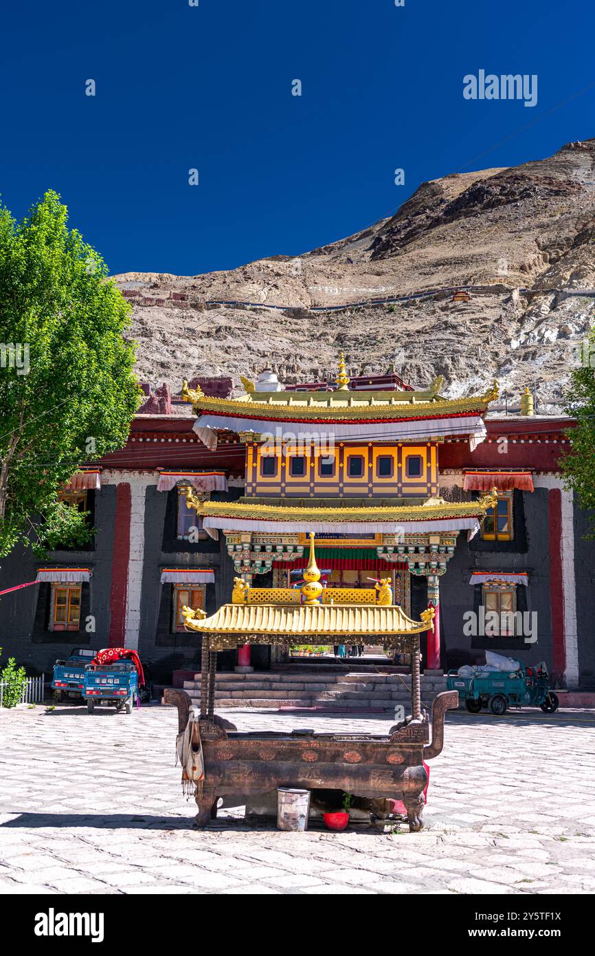 Baiju Temple is the main Temple in Xigaze, Tibet, China Stock Photo - Alamy