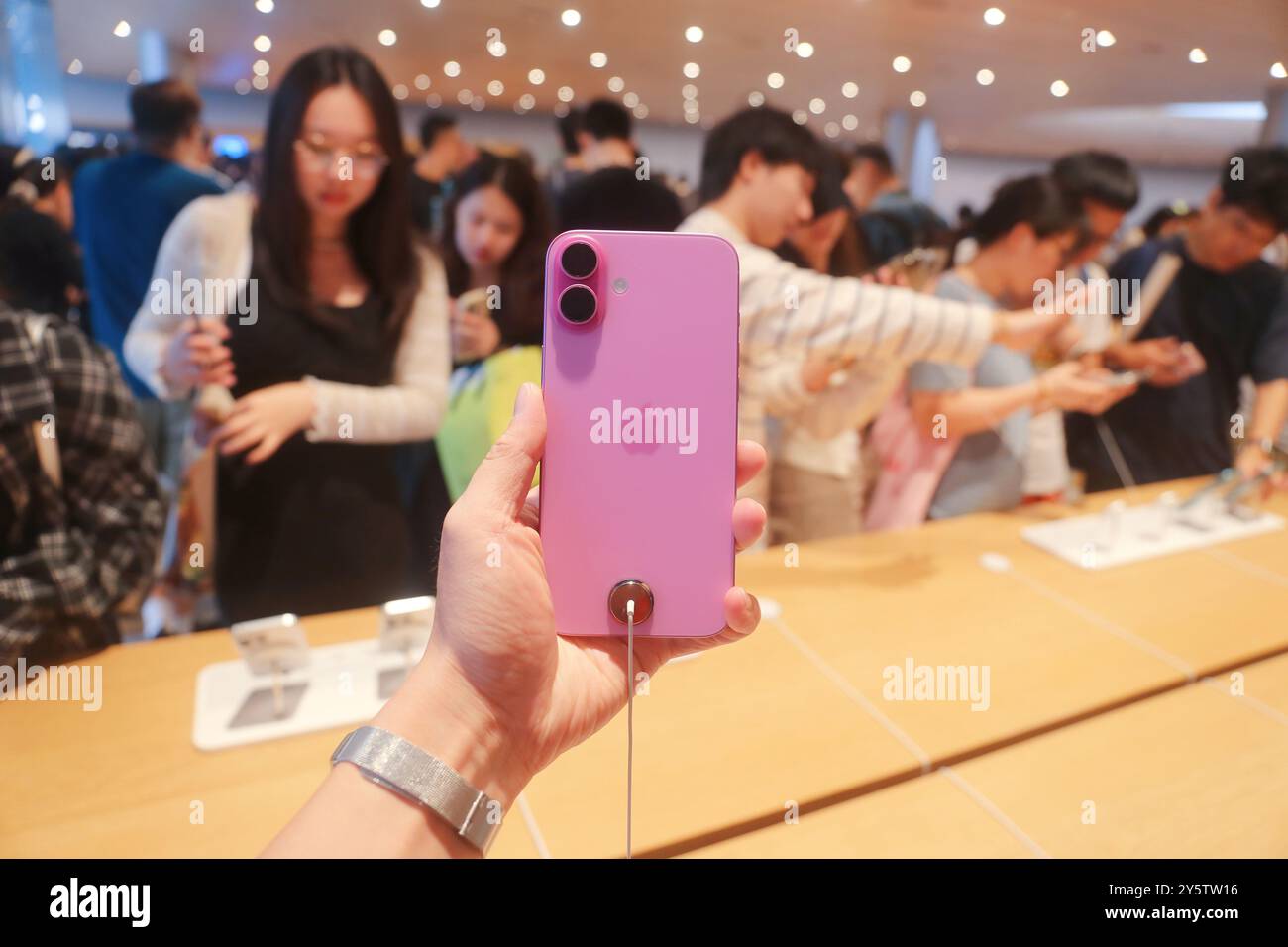 SHANGHAI, CHINA - SEPTEMBER 22, 2024 - Customers experience Apple's new ...