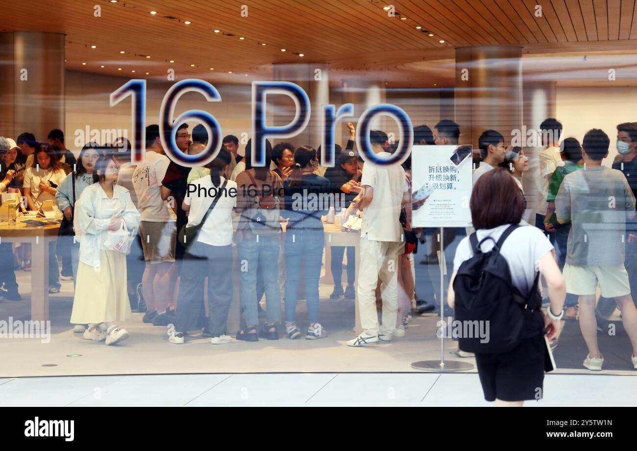 SHANGHAI, CHINA - SEPTEMBER 22, 2024 - Customers experience Apple's new ...