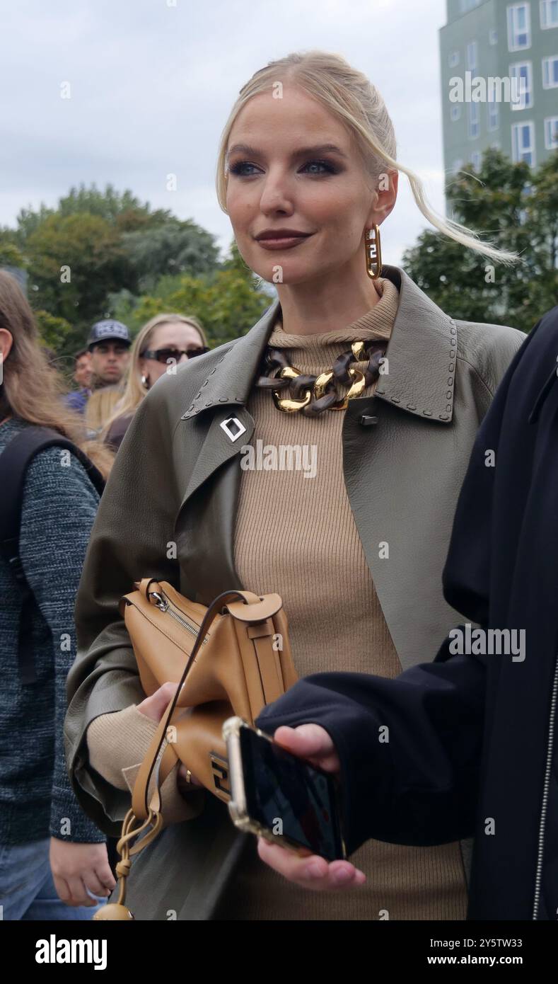 Leonie Hanne street style outfit during Milano Fashion week woman ...