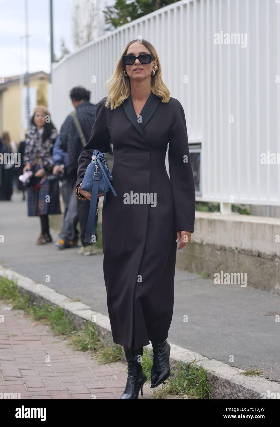 Candela Pelizza posing for photographers before Fendi fashion show ...