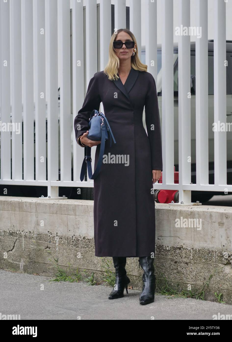 Candela Pelizza posing for photographers before Fendi fashion show ...