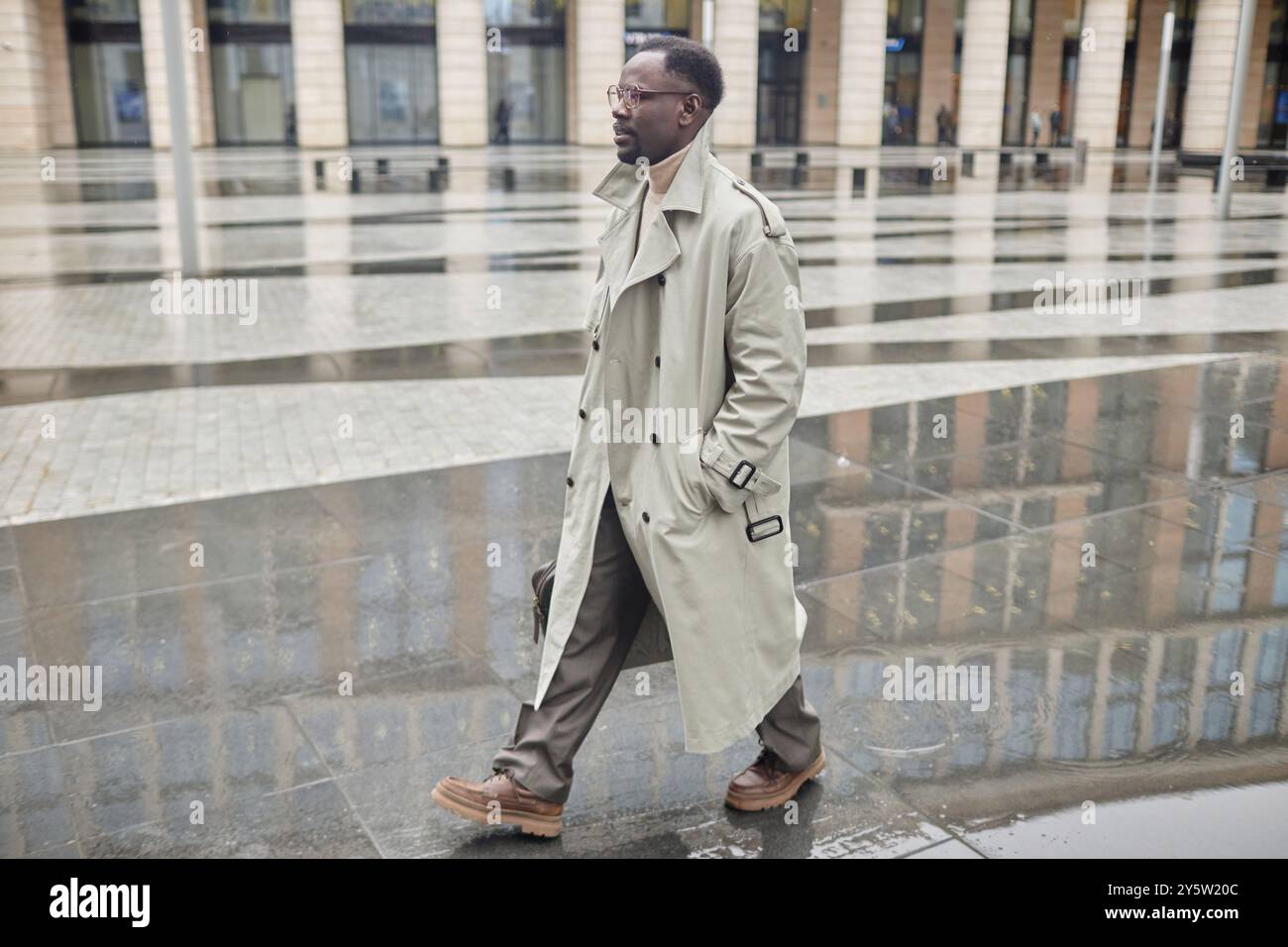 Wet trench coat hi-res stock photography and images - Alamy