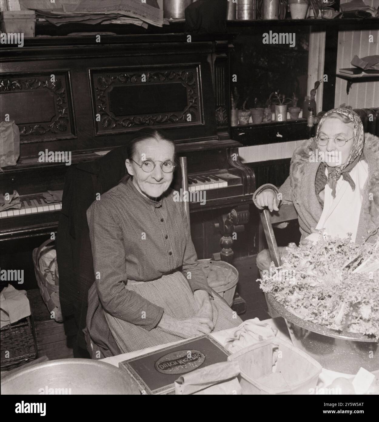 Vintage photo of farmers' market. Lititz, Pennsylvania. November 1942 ...