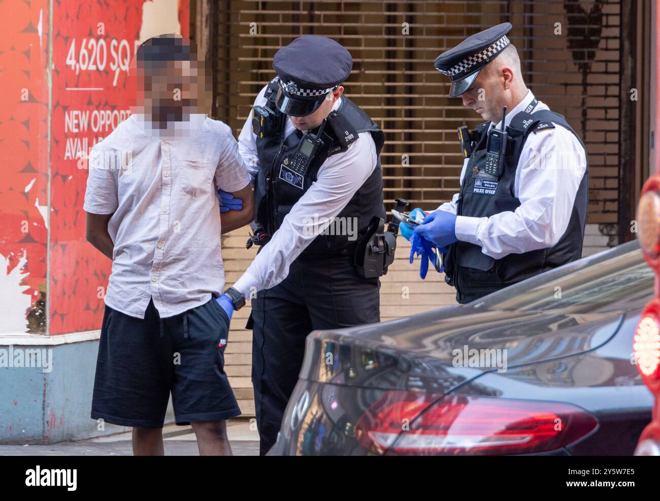 Pic shows: Stop and search operation carried out by police in ...