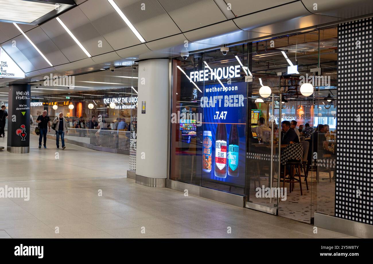 Wetherspoons free house hi-res stock photography and images - Alamy