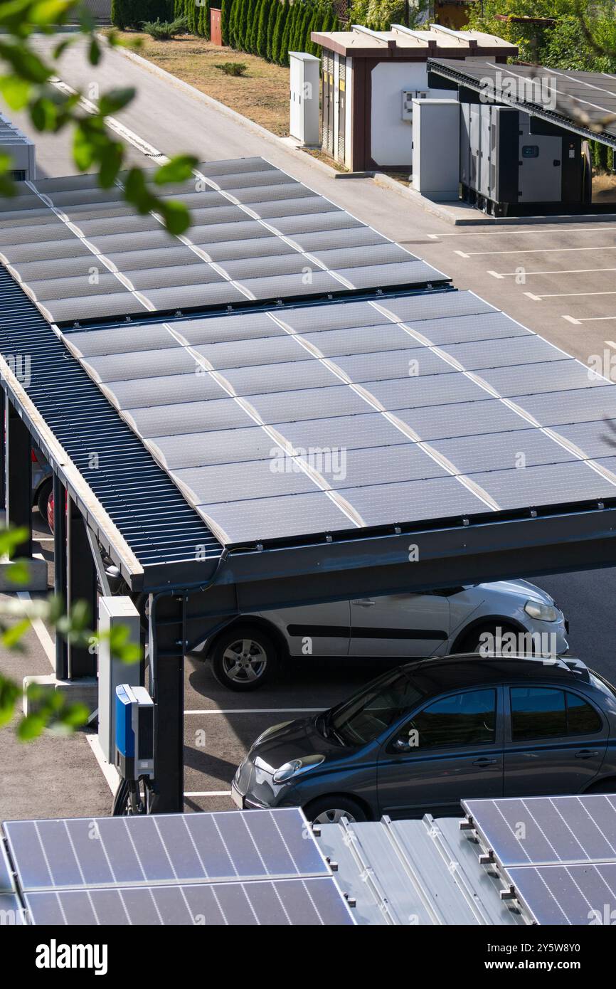 Solar carport hi-res stock photography and images - Alamy