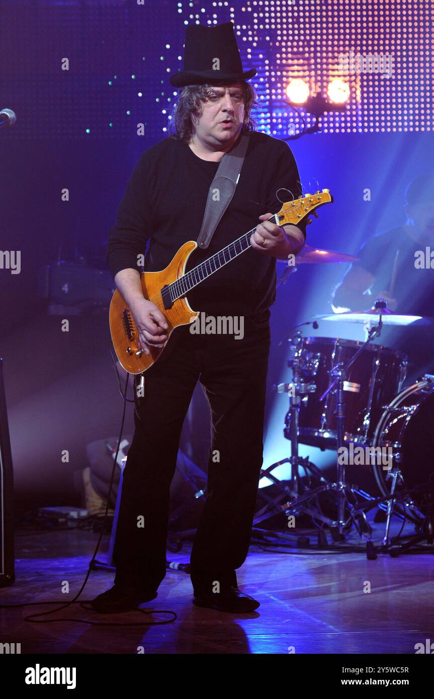 Dandy bestia guitarist hi-res stock photography and images - Alamy