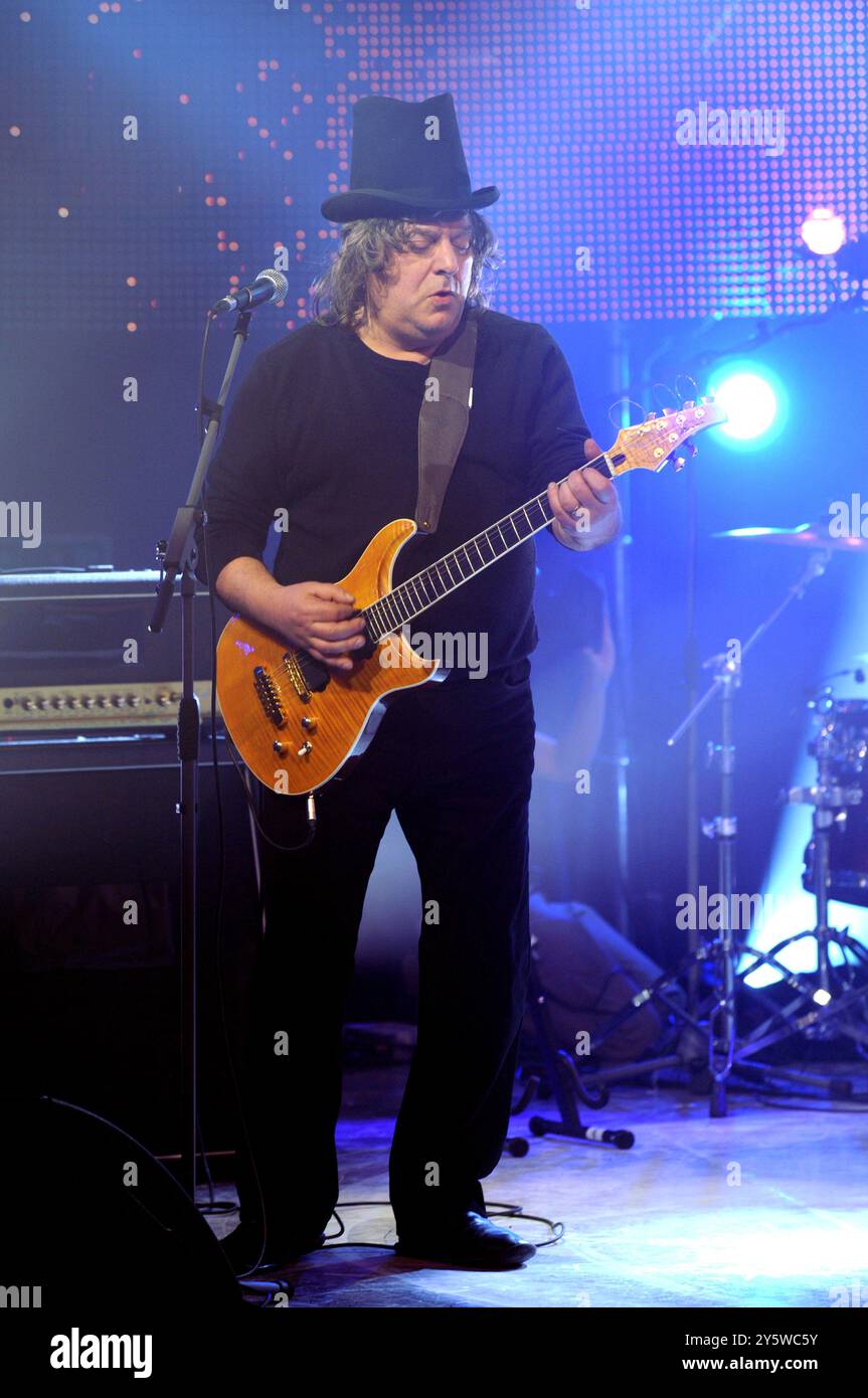 Dandy bestia guitarist hi-res stock photography and images - Alamy