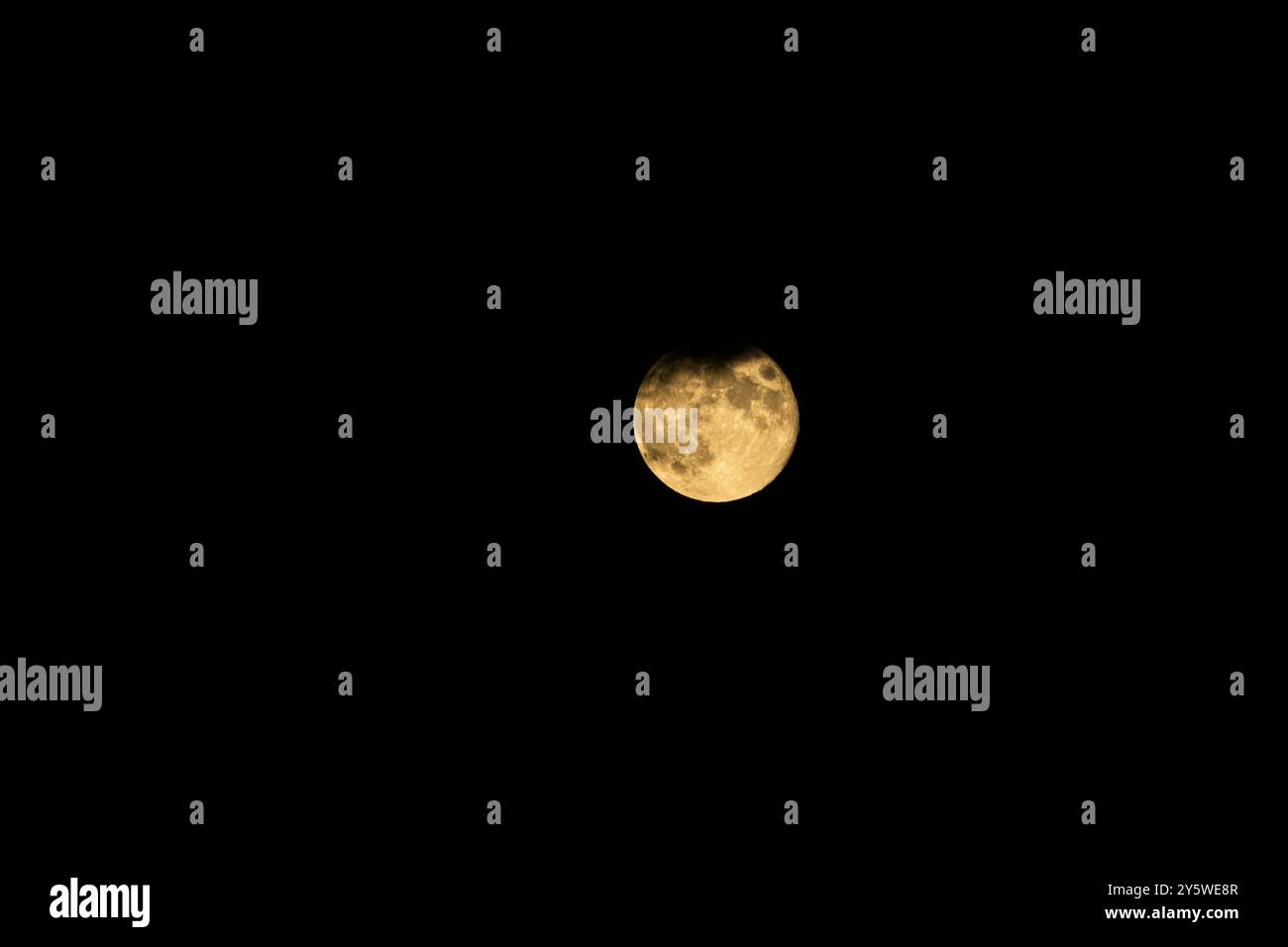 Timelapse moon rise dark cloud hi-res stock photography and images - Alamy Timelapse moon rise dark cloud hi-res stock photography and images - Alamy