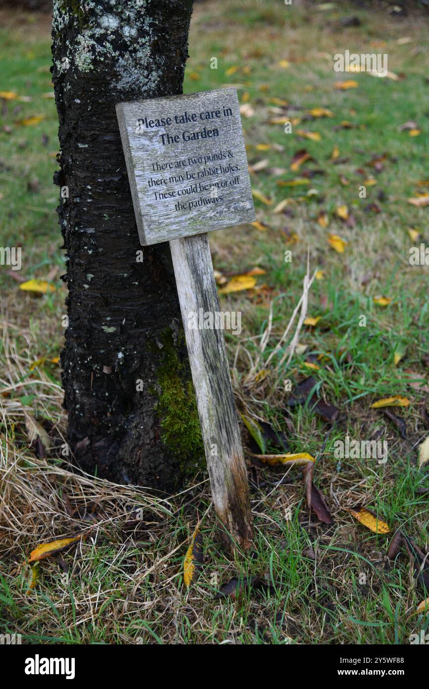 Rotten sign in the paddock hi-res stock photography and images - Alamy