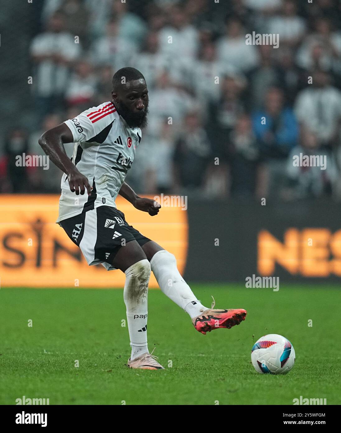 Besiktas battle ball hi-res stock photography and images - Alamy