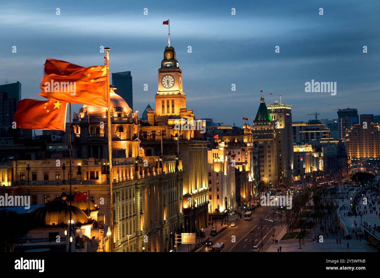 Shanghai bund crowd hi-res stock photography and images - Alamy