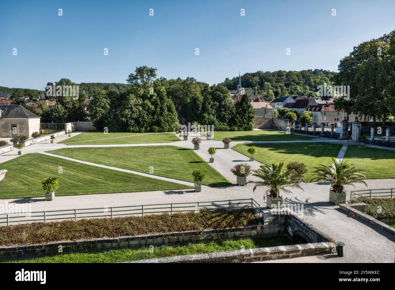Place to visit in burgundy hi-res stock photography and images - Alamy