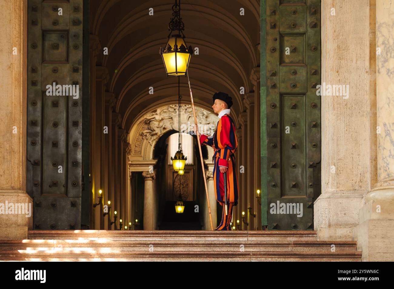 Swiss Guard standing at the entrance of Vatican City Stock Photo - Alamy