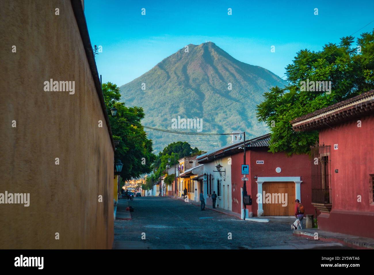 A picturesque street in Antigua, Guatemala with colorful colonial ...