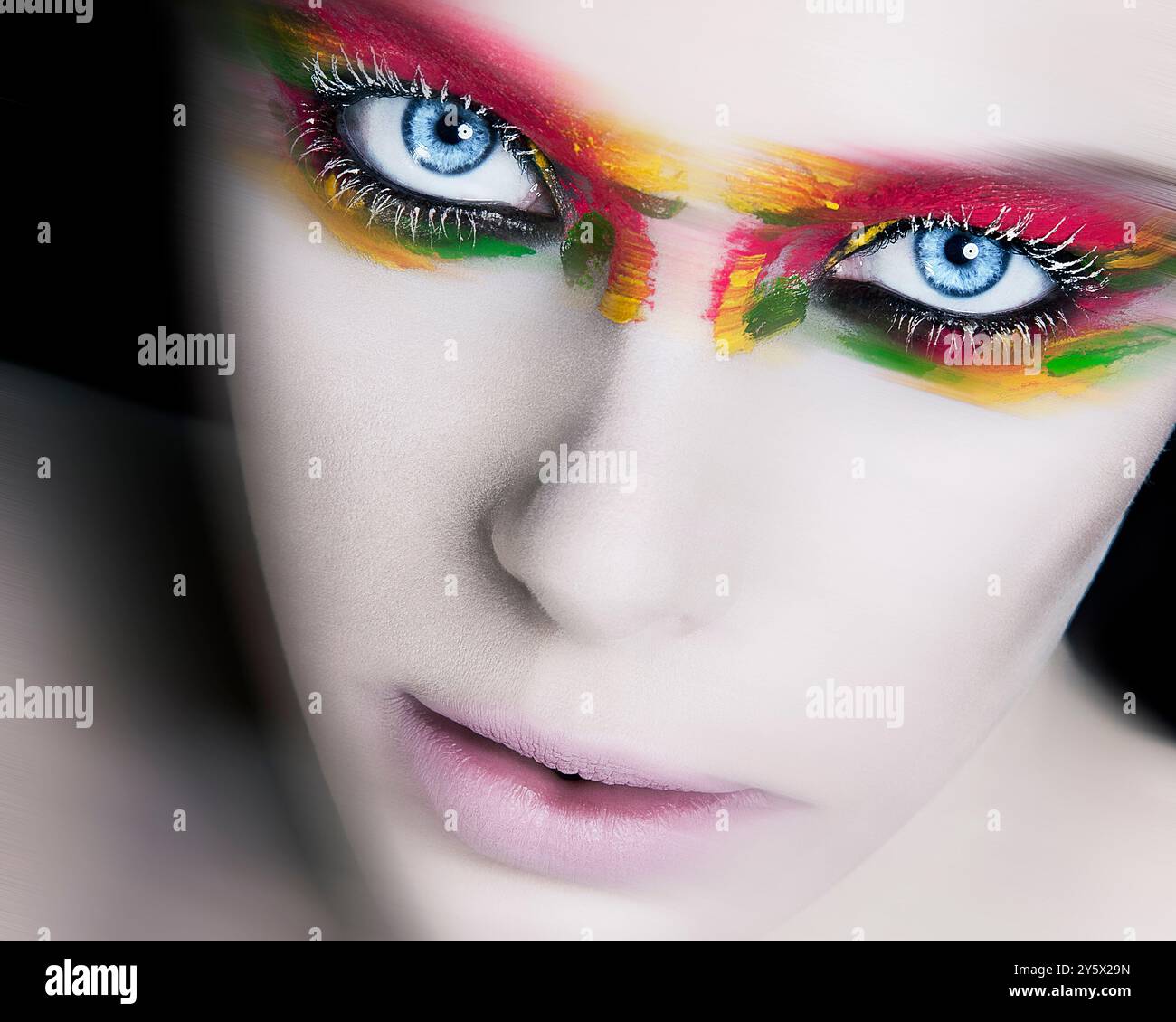 Striking eye features hi-res stock photography and images - Alamy