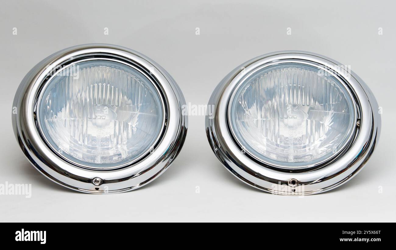 Scheinwerfer fahrzeug hi-res stock photography and images - Alamy