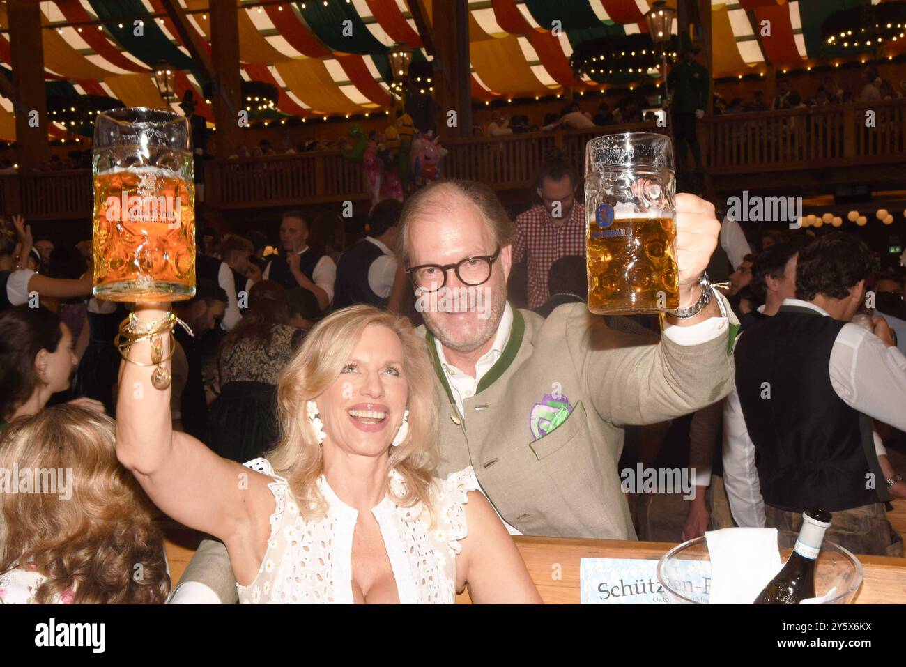 Inge Max Dietl Modehaus Muenchen 21.09.24 Oktoberfest Schuetzen ...