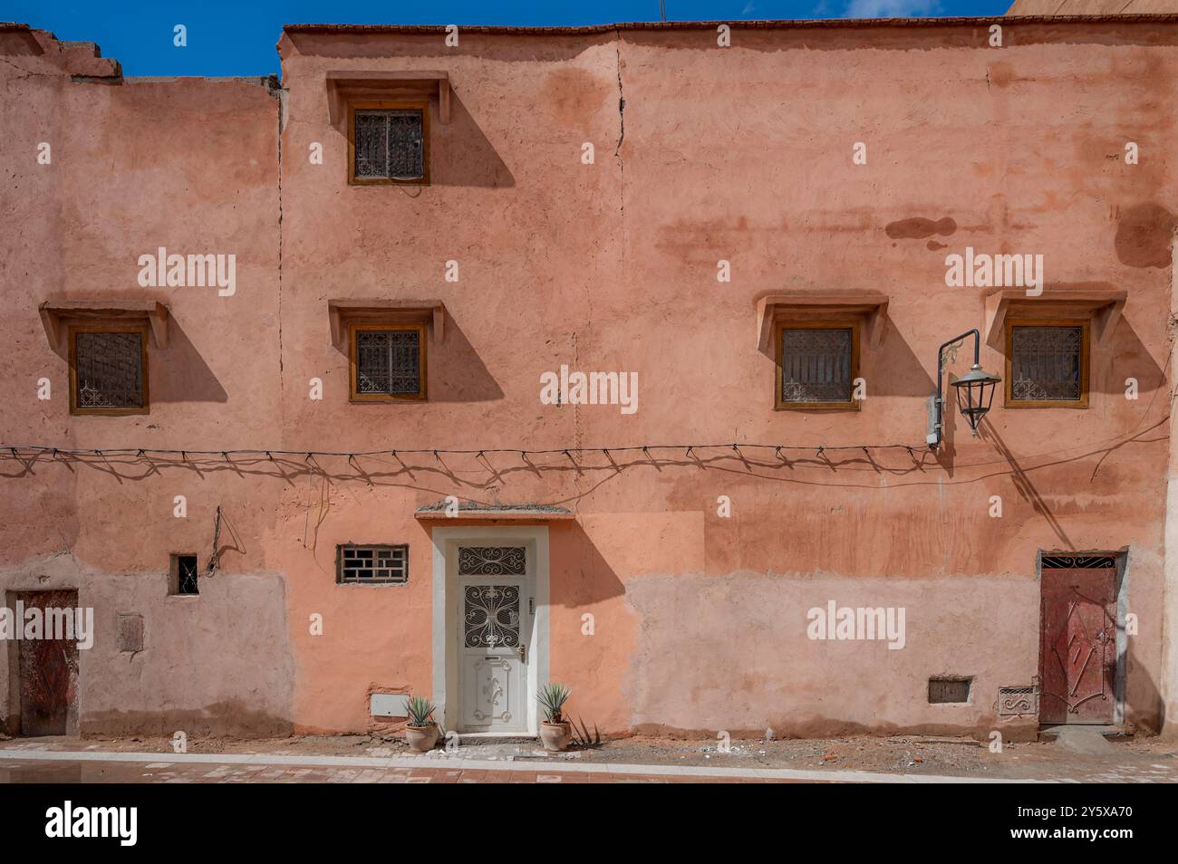 Old city wall marrakesh morocco hi-res stock photography and images - Alamy