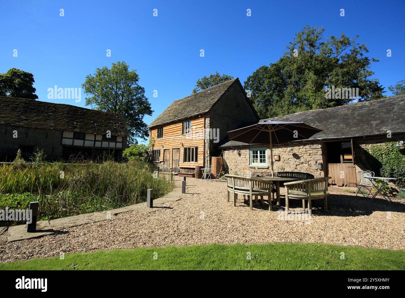 Lyonshall hi-res stock photography and images - Alamy