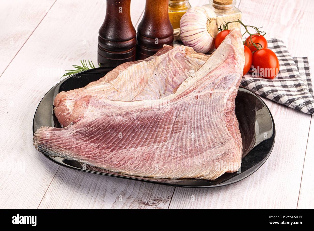 Raw uncooked stingray fish wing in thw plate Stock Photo - Alamy