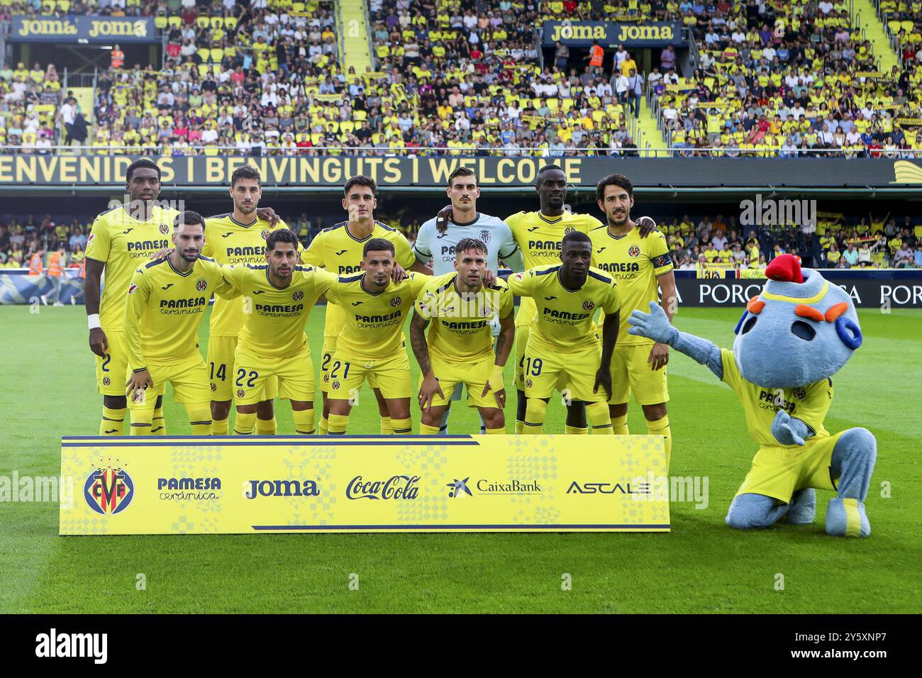 Fc barcelona line up hi-res stock photography and images - Alamy