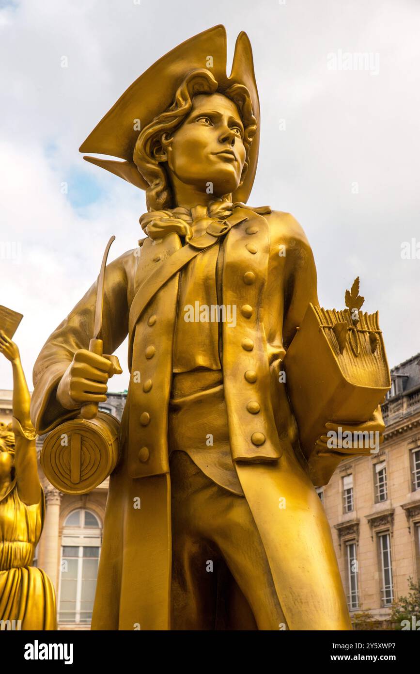 The statues of the "ten golden women" revealed at the opening ceremony ...