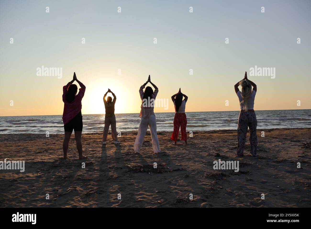 Outdoor yoga class sunset hi-res stock photography and images - Alamy