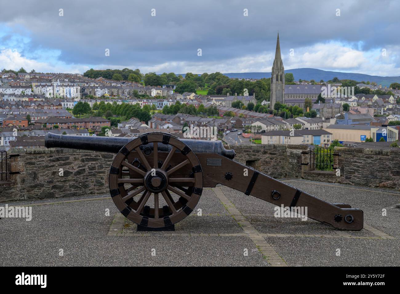 Cannons large caliber gun hi-res stock photography and images - Alamy