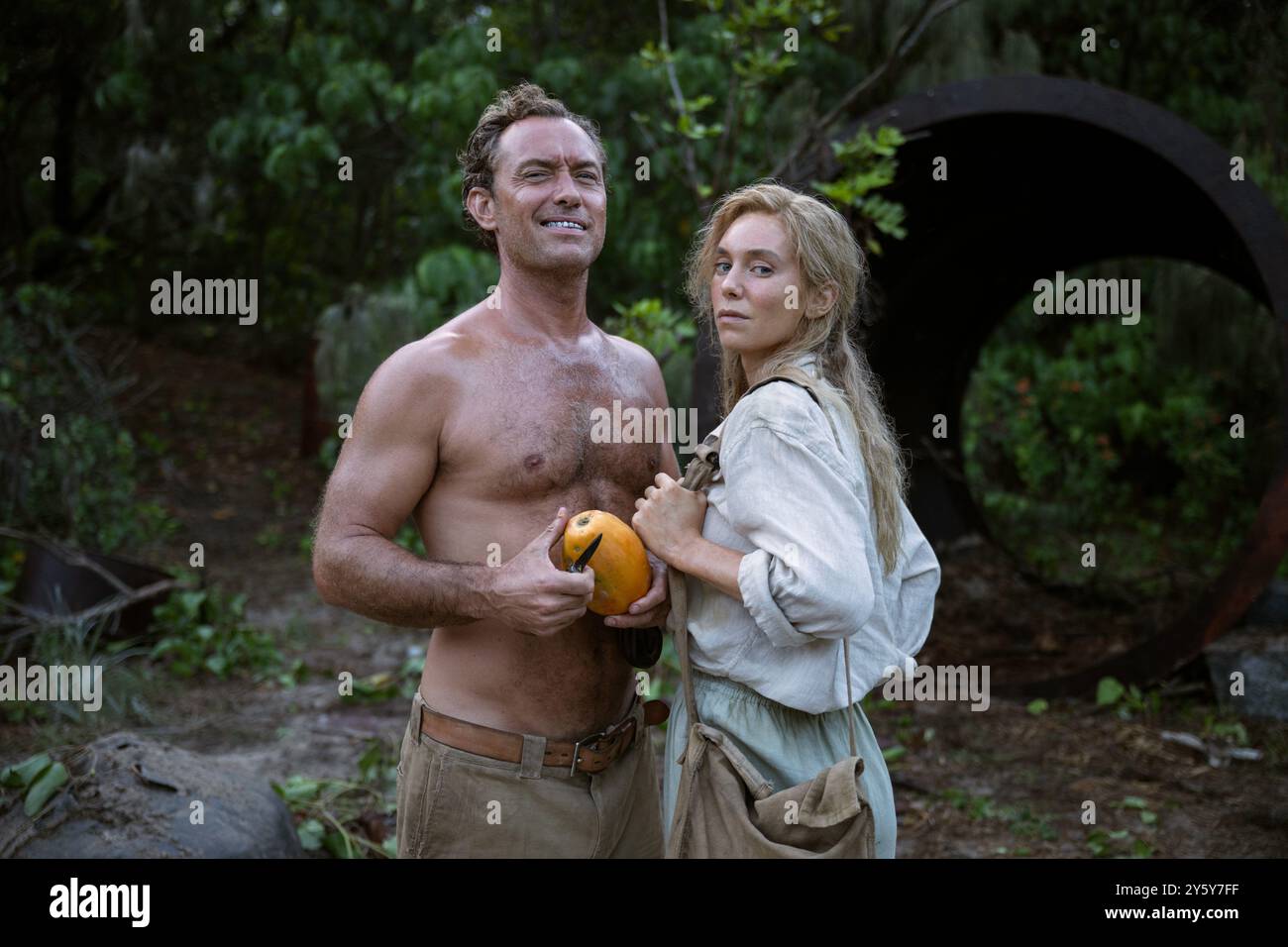 Eden Jude Law & Vanessa Kirby Stock Photo - Alamy