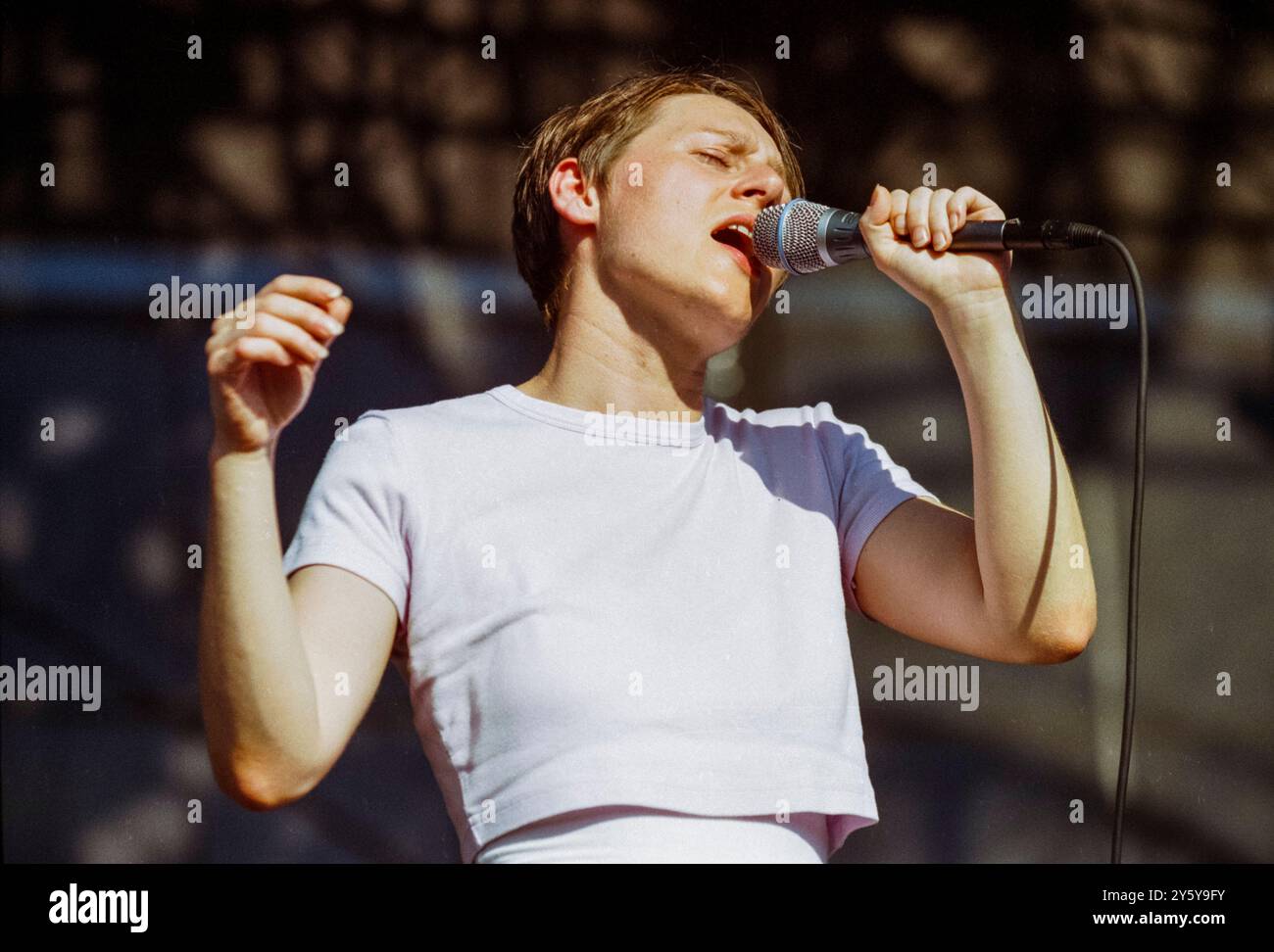 Elizabeth Fraser of the Cocteau Twins captivates the crowd with a ...