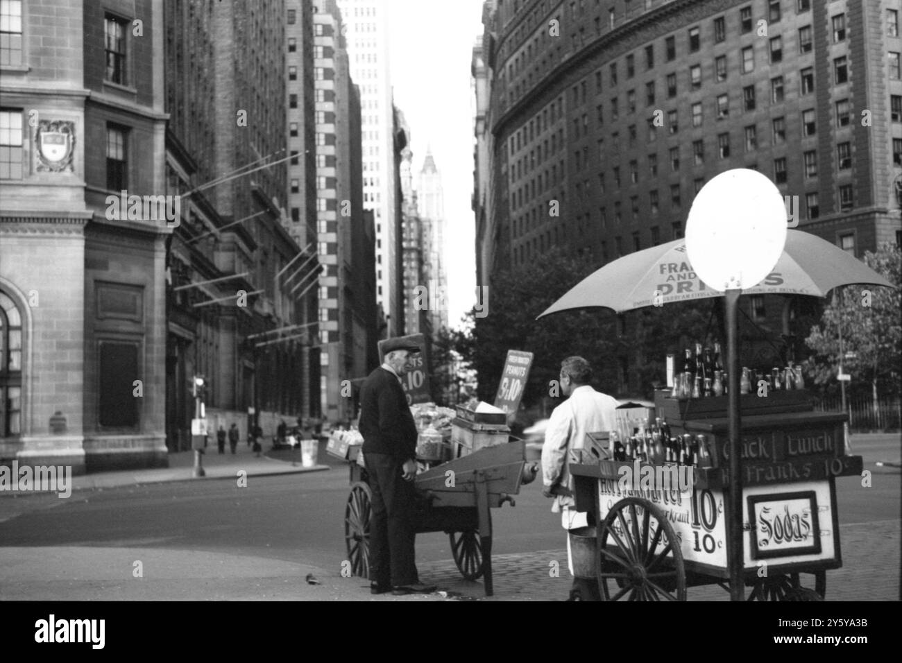 Street vendors peddle their wares at a busy Manhattan intersection in ...