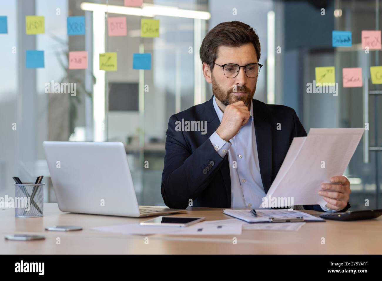 Glass wall accountant business hi-res stock photography and images - Alamy