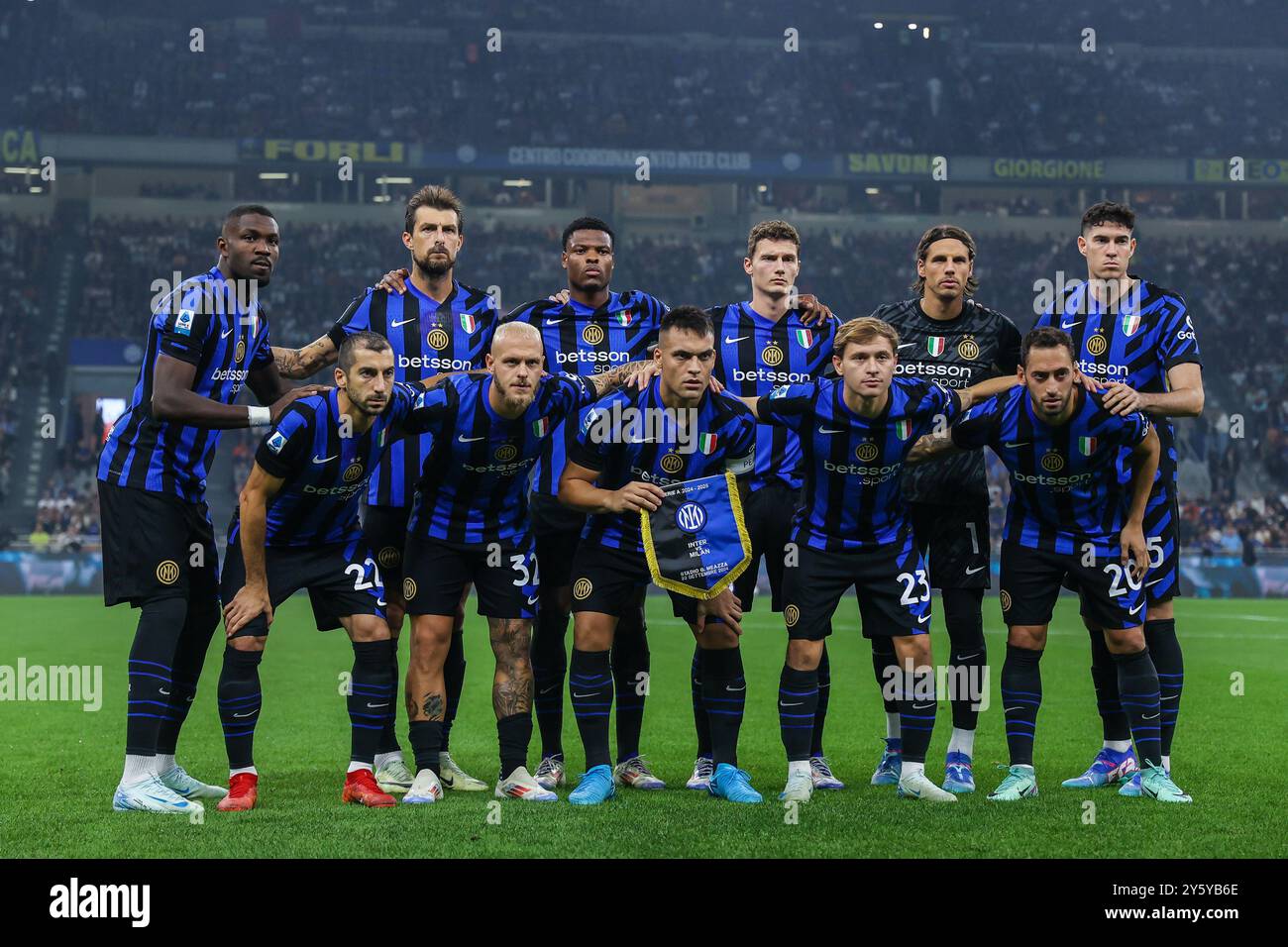 FC Internazionale players line up during Serie A 2024/25 football match ...